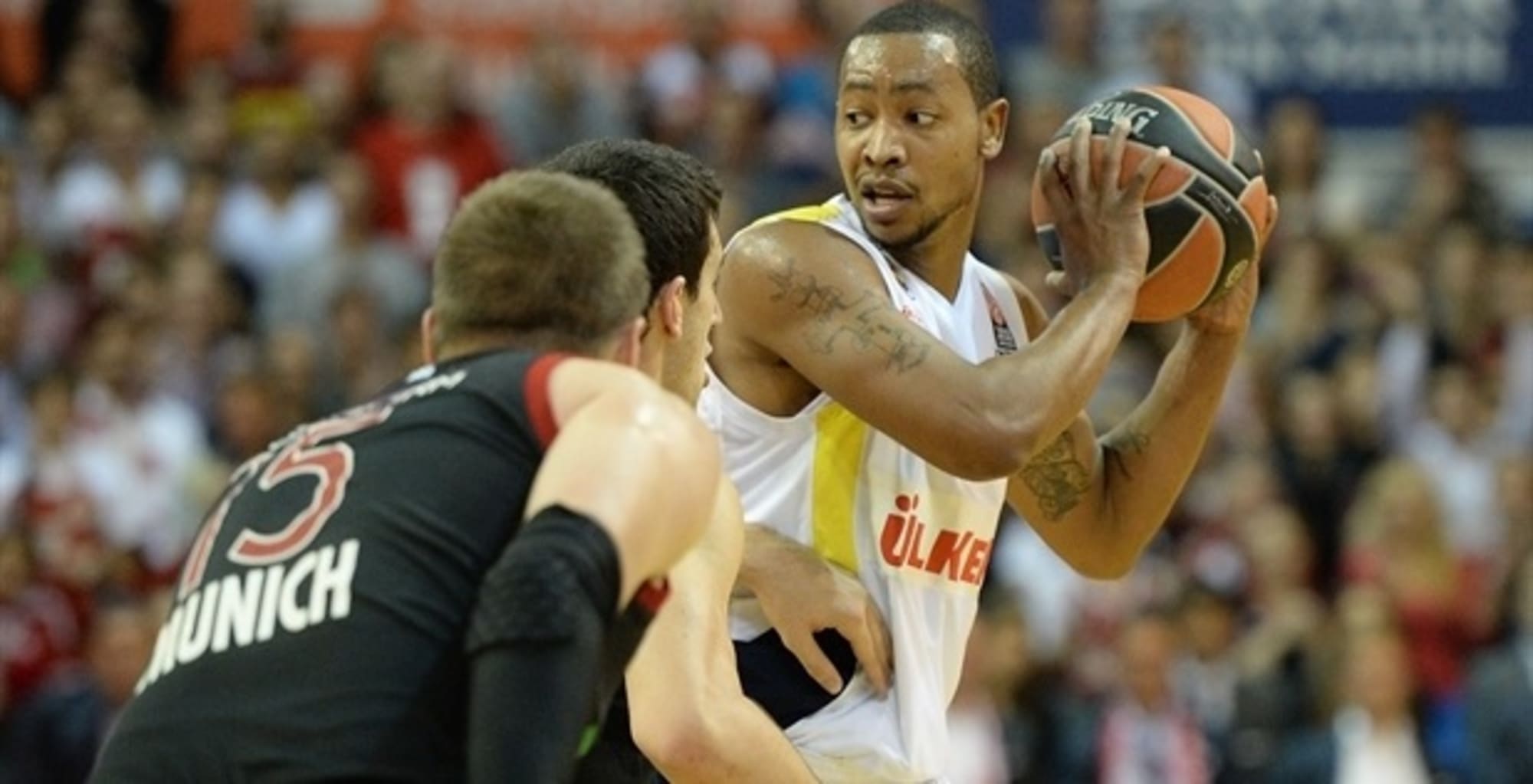 History-making Goudelock guns down Bayern | FIBA Basketball