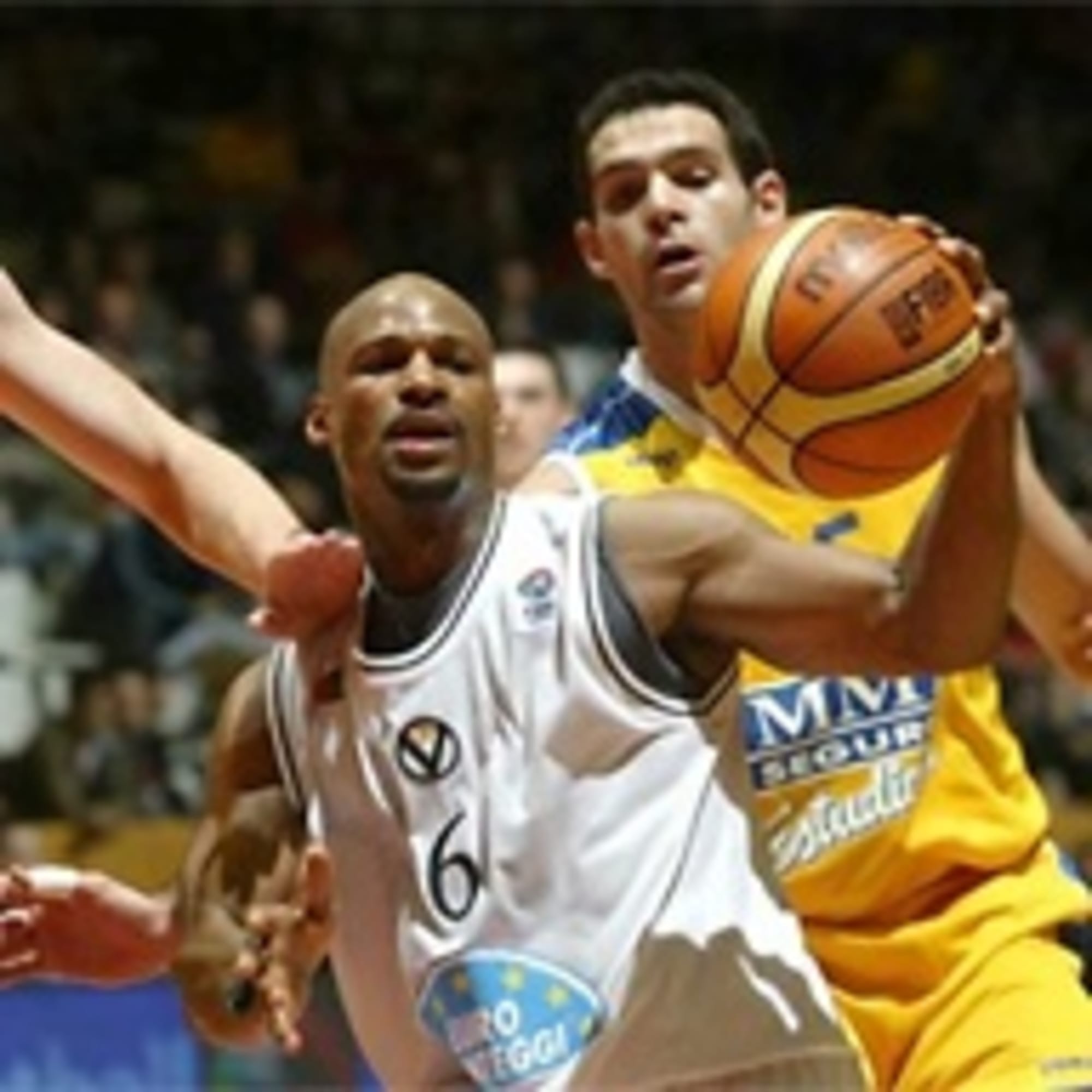 ITA - Bologna teach Estudiantes a lesson | FIBA Basketball