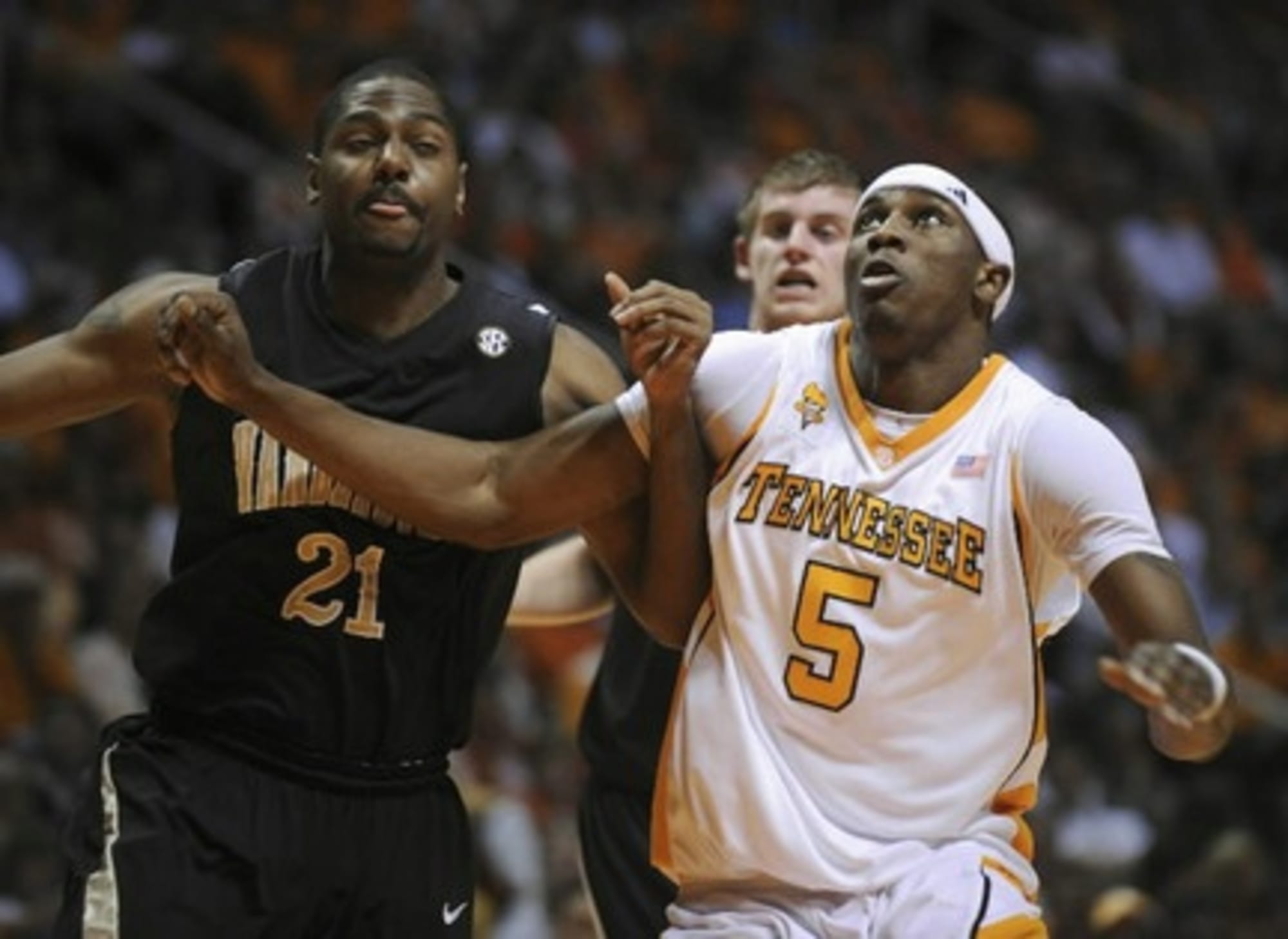 NGR - Promising Negedu receives thumbs-down by Vols | FIBA Basketball