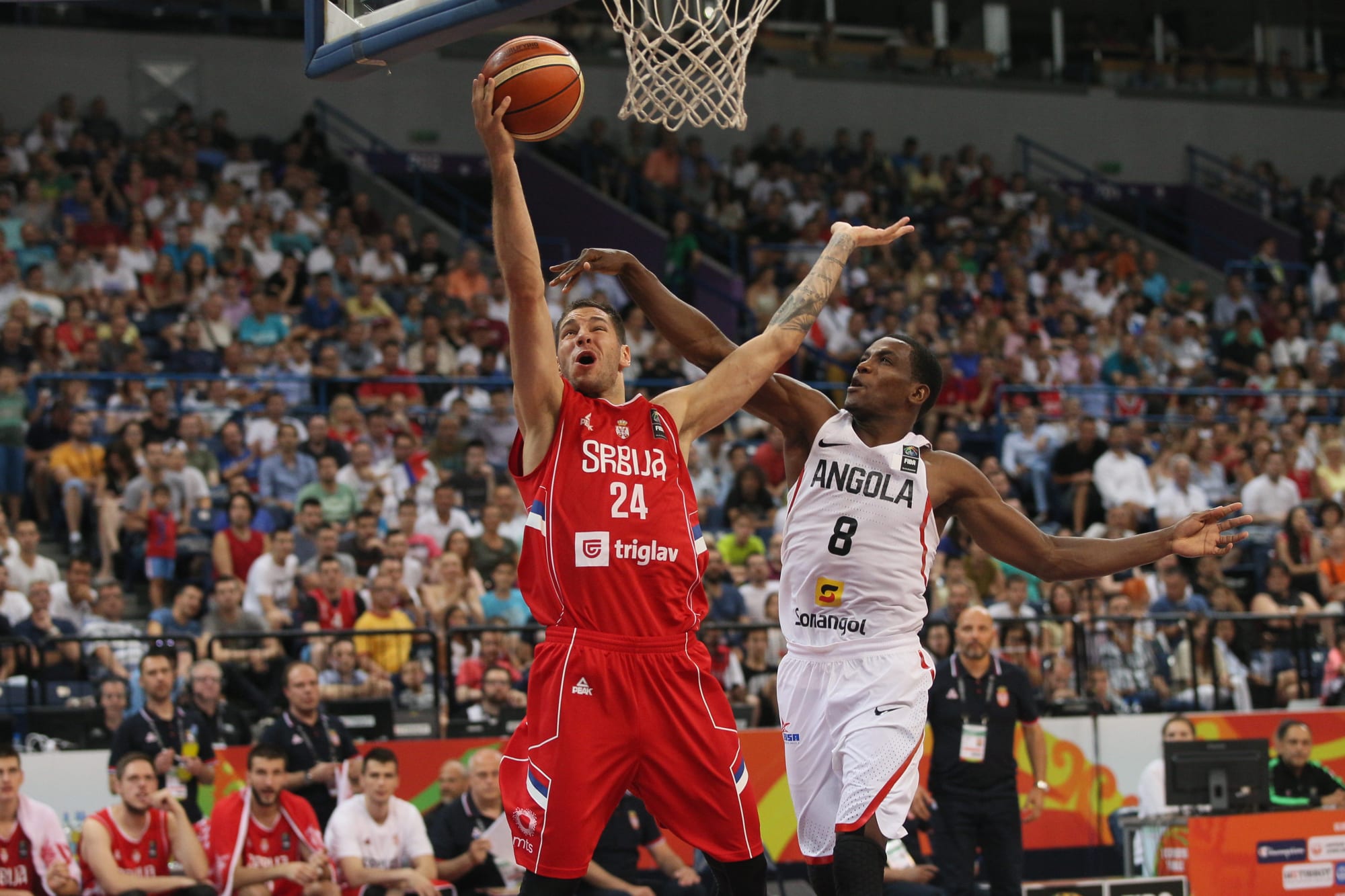 La Serbie s'impose face à l'Angola et prend la tête du Groupe A | FIBA ...