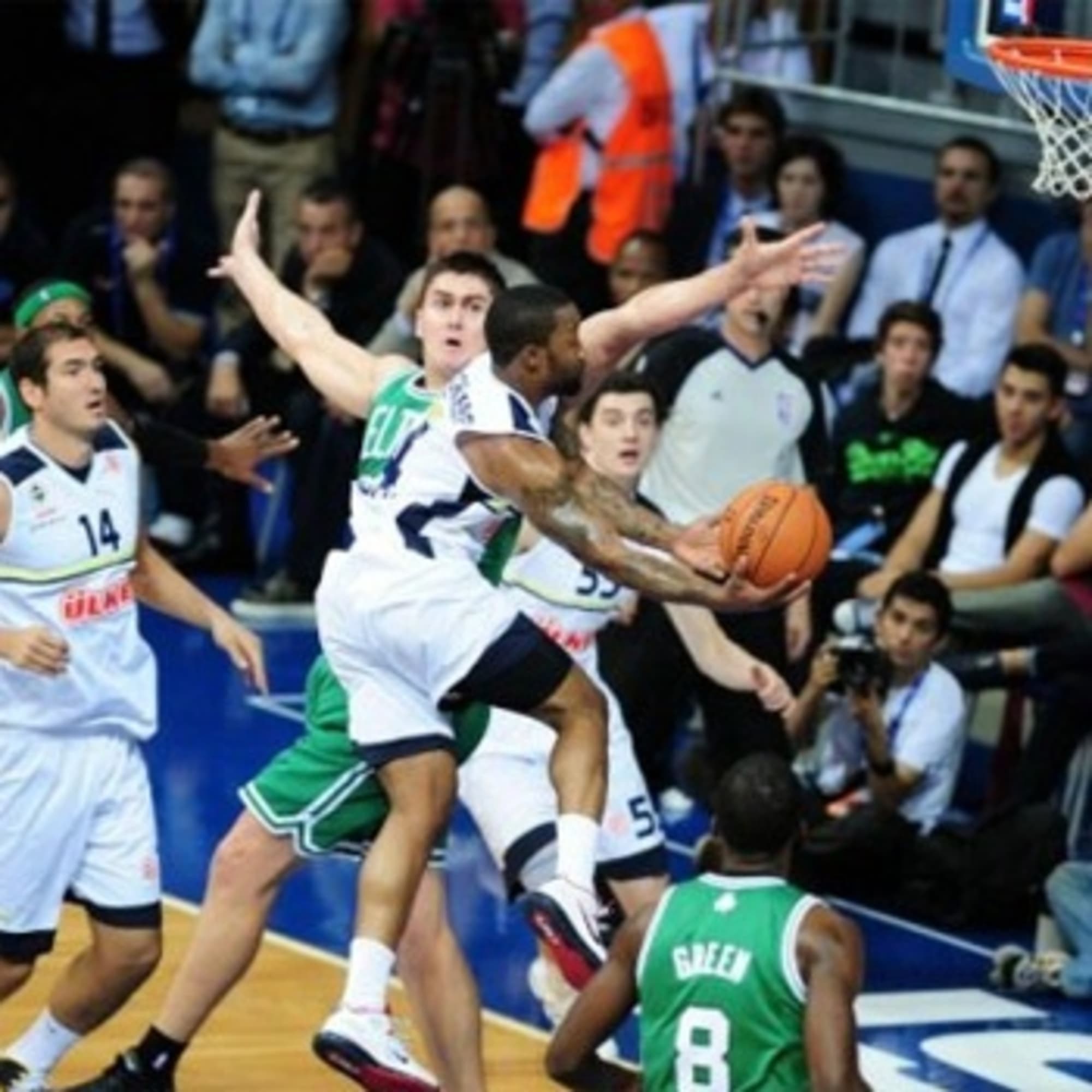 EUR/USA - Flashes of brilliance from Bo, Navarro and Nando | FIBA ...