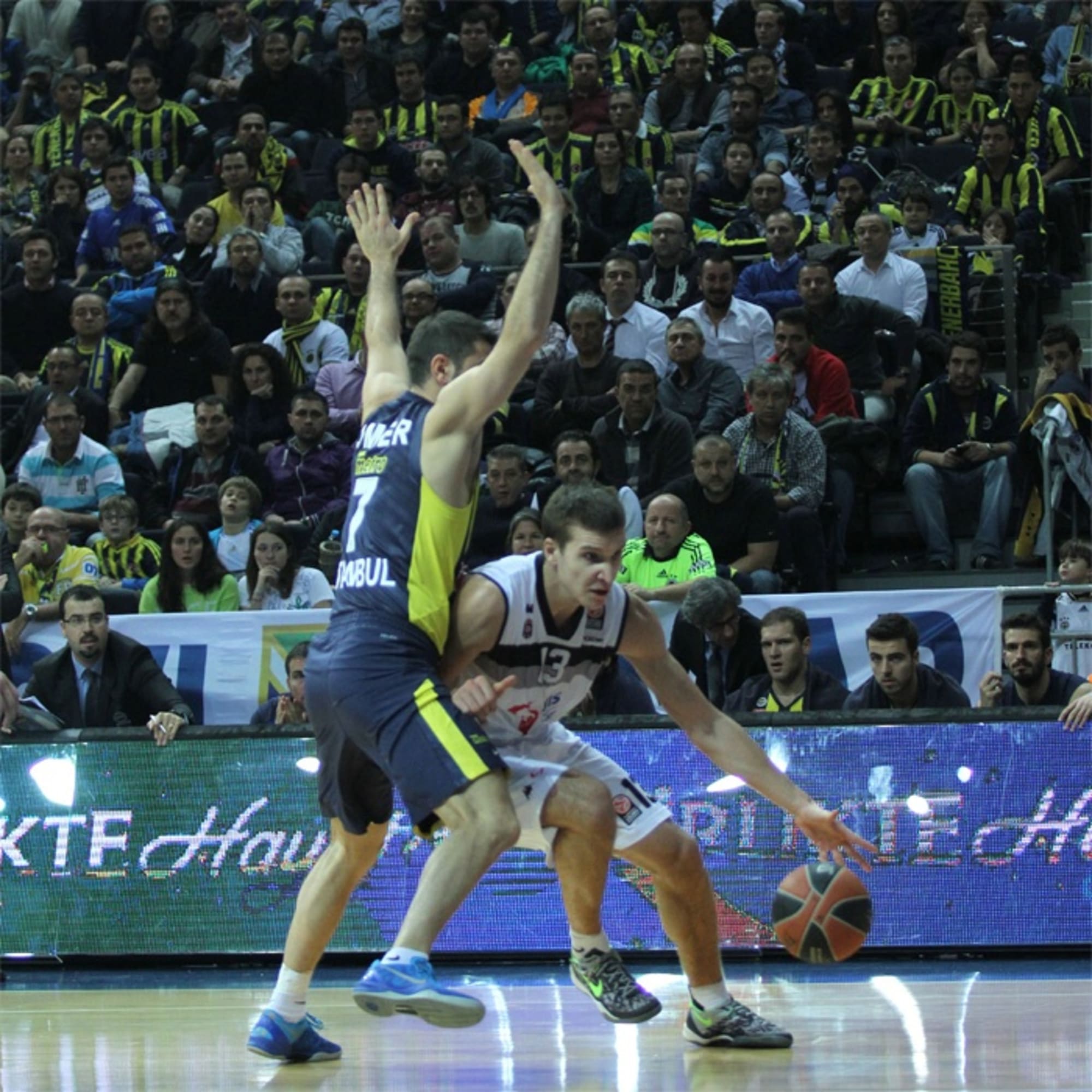 SRB - Partizan still in the hunt | FIBA Basketball