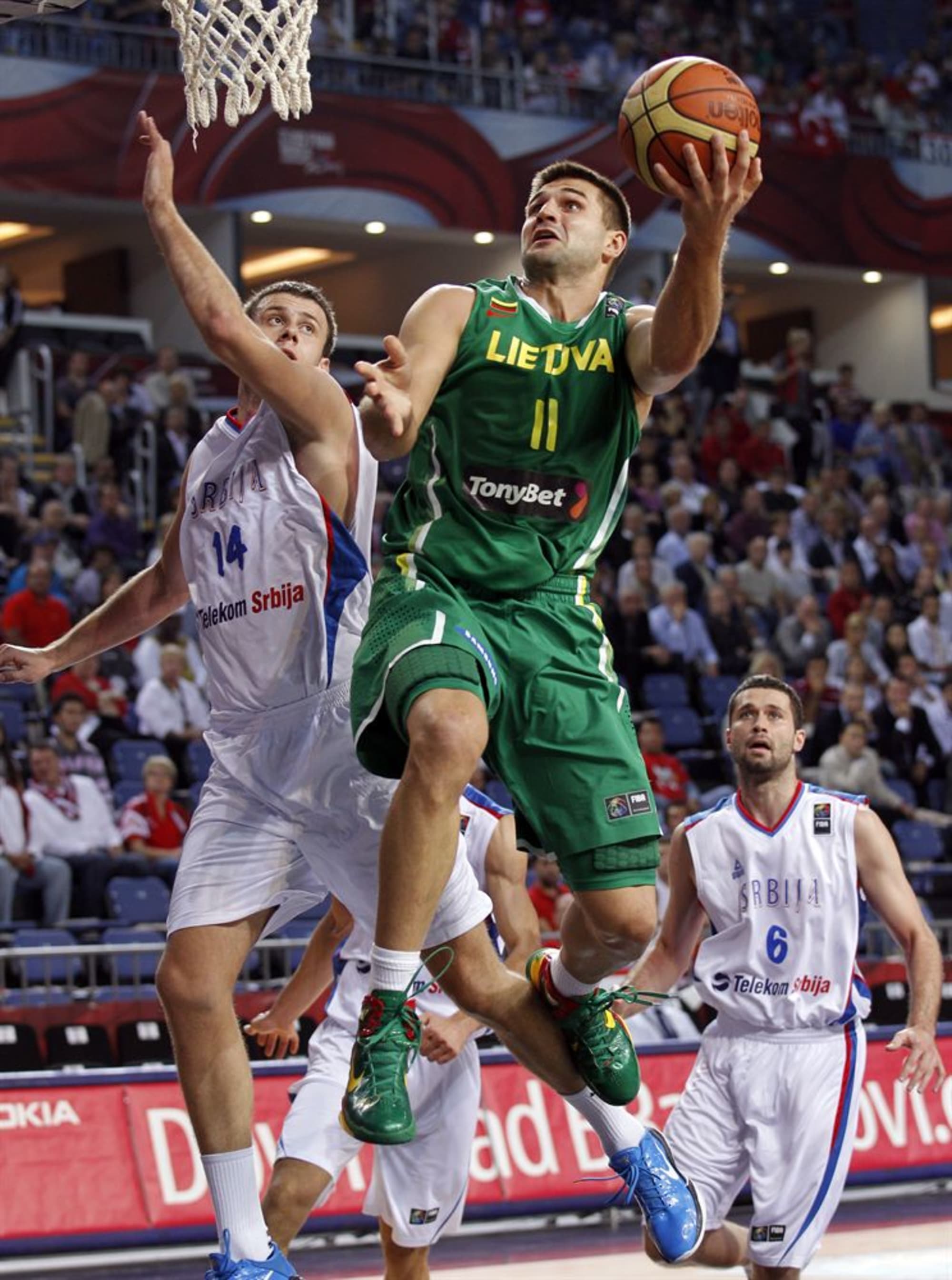 LTU – Crocked Kleiza sidelined ‘nine to 12 months’ after knee operation ...