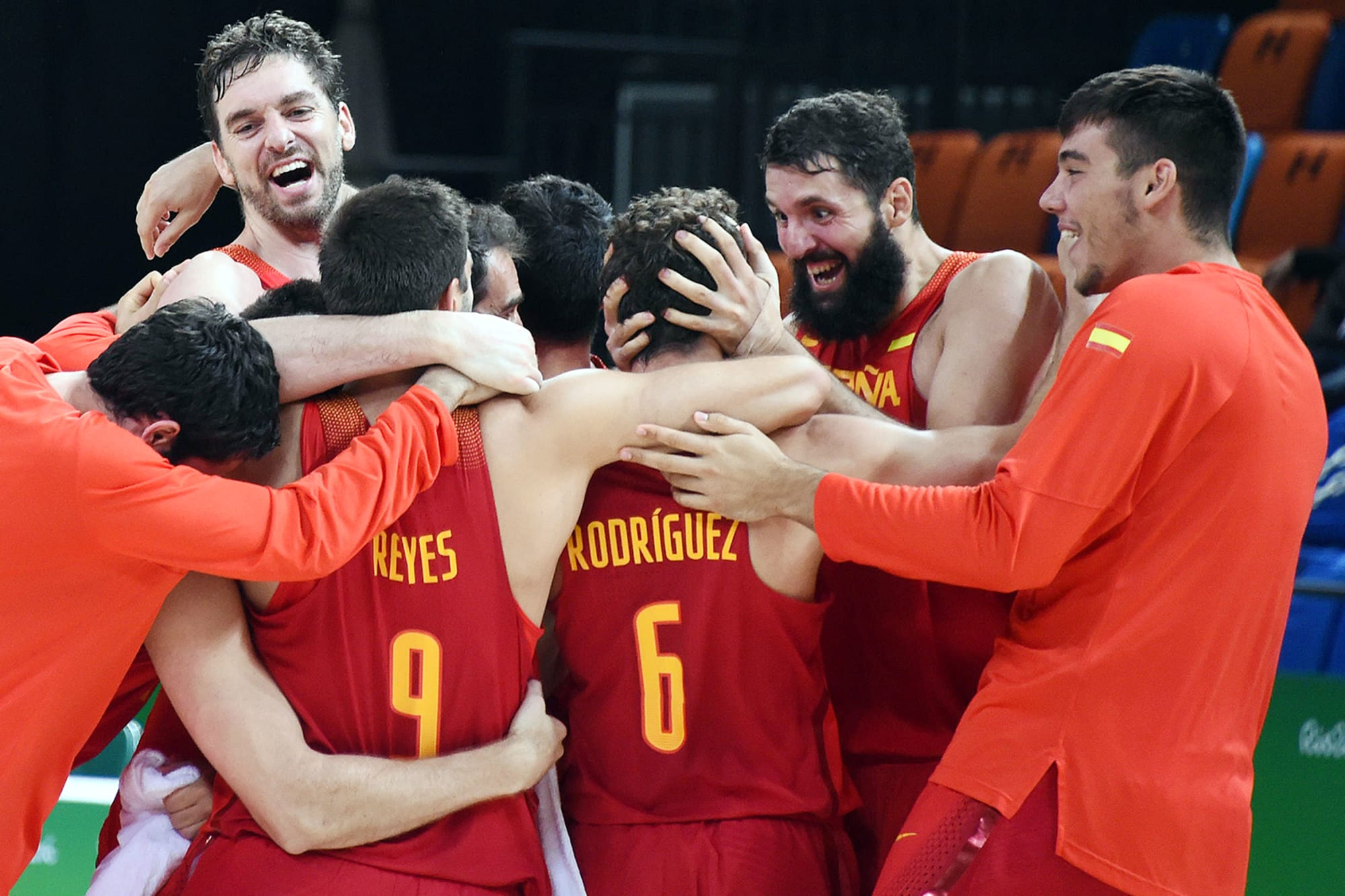 Victorious Spain salute Australia | FIBA Basketball