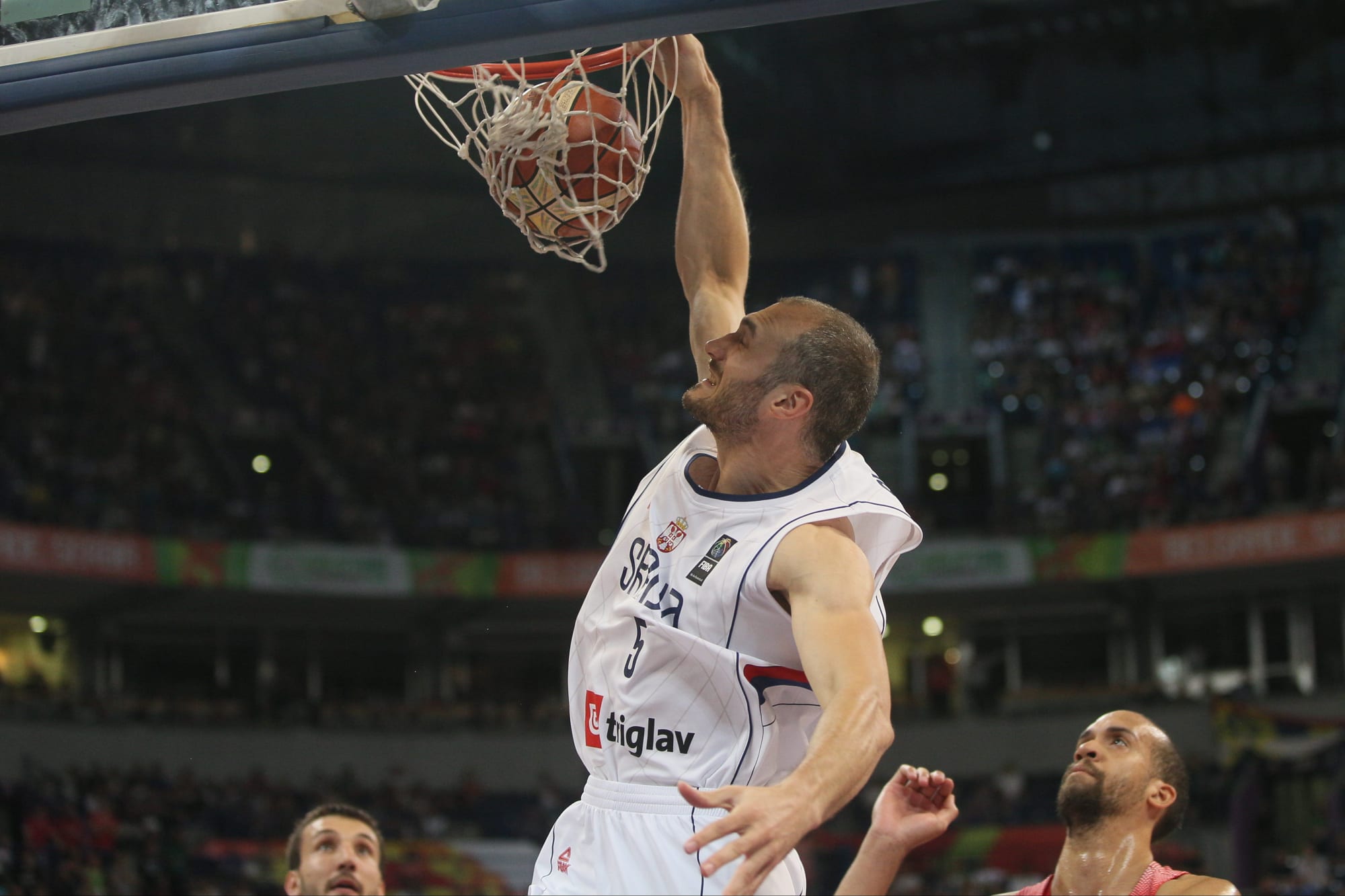 Disfruta con las cinco mejores jugadas del TCO en Belgrado | FIBA ...