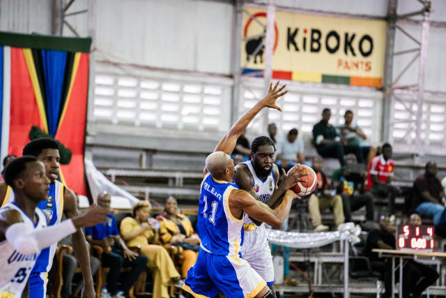 Urunani take a step closer to Elite 16 with hard fought win over Oilers ...