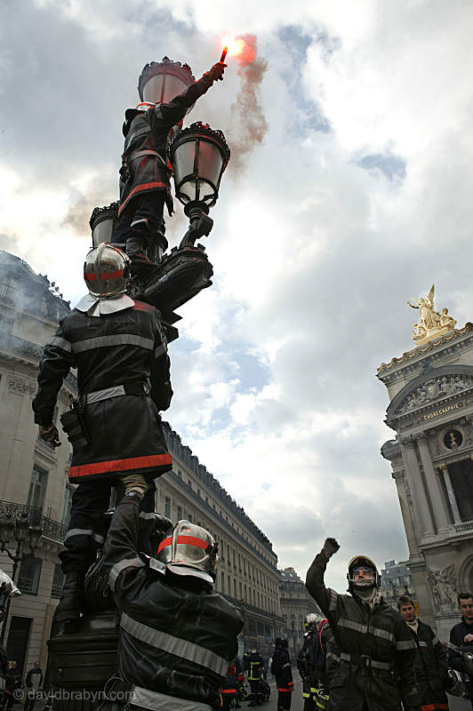 Firefighter Riot, Paris - David Brabyn Photojournalist New York City