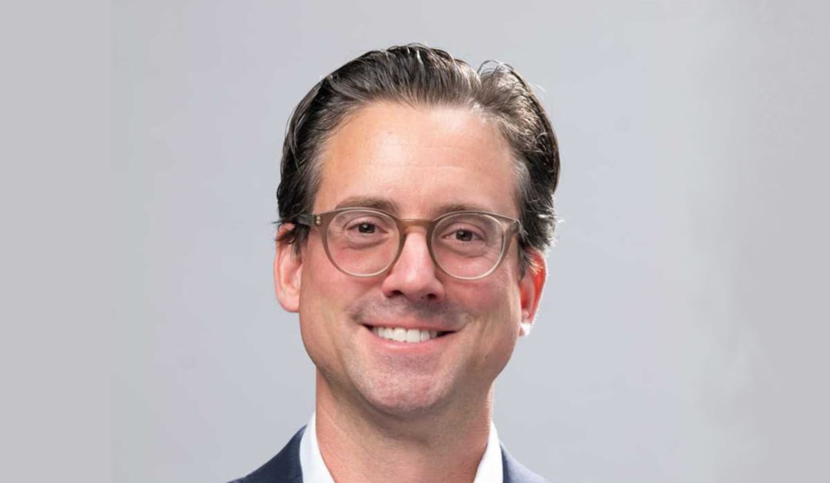 Sandra Tobler, Marc Bernegger und Alexander Ilic beraten Maerki Baumann