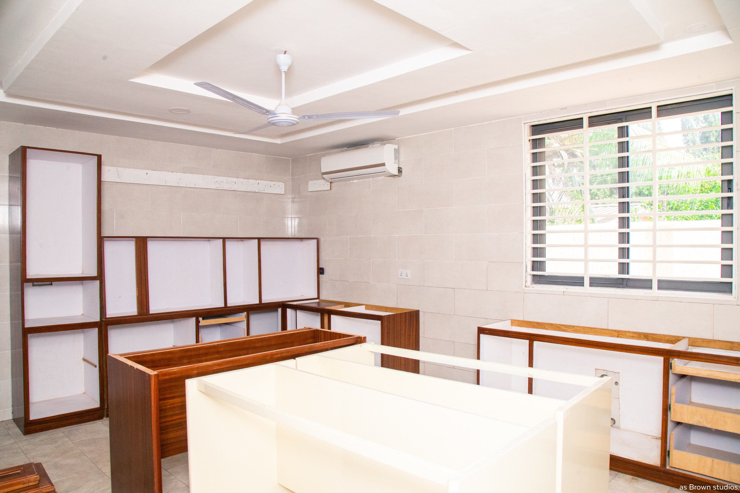 Spacious 5-Bedroom House At Adenta SSNIT Flat - Blavior