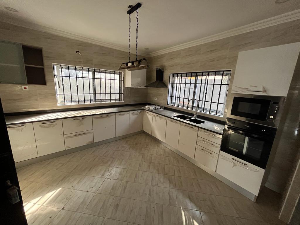 4-Bedroom Ensuite House At Botwe School Junction - Blavior