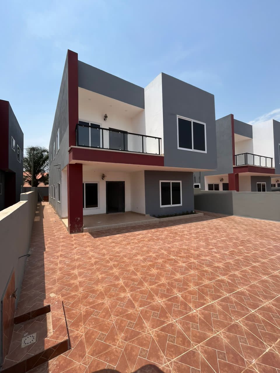 4-Bedroom Ensuite House At Botwe School Junction - Blavior