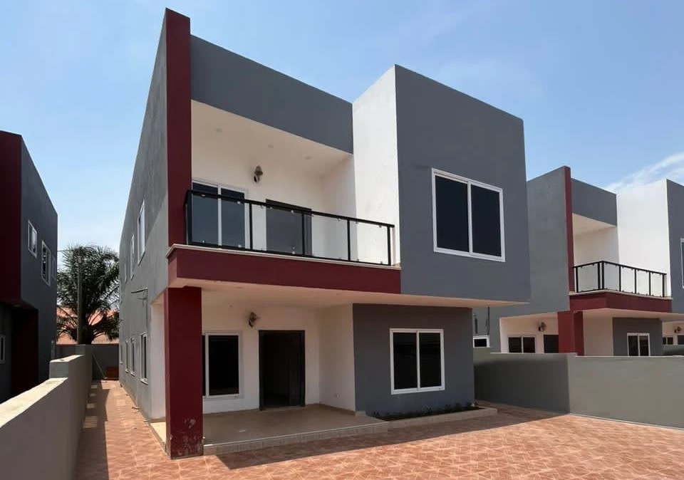 4-Bedroom Ensuite House At Botwe School Junction - Blavior