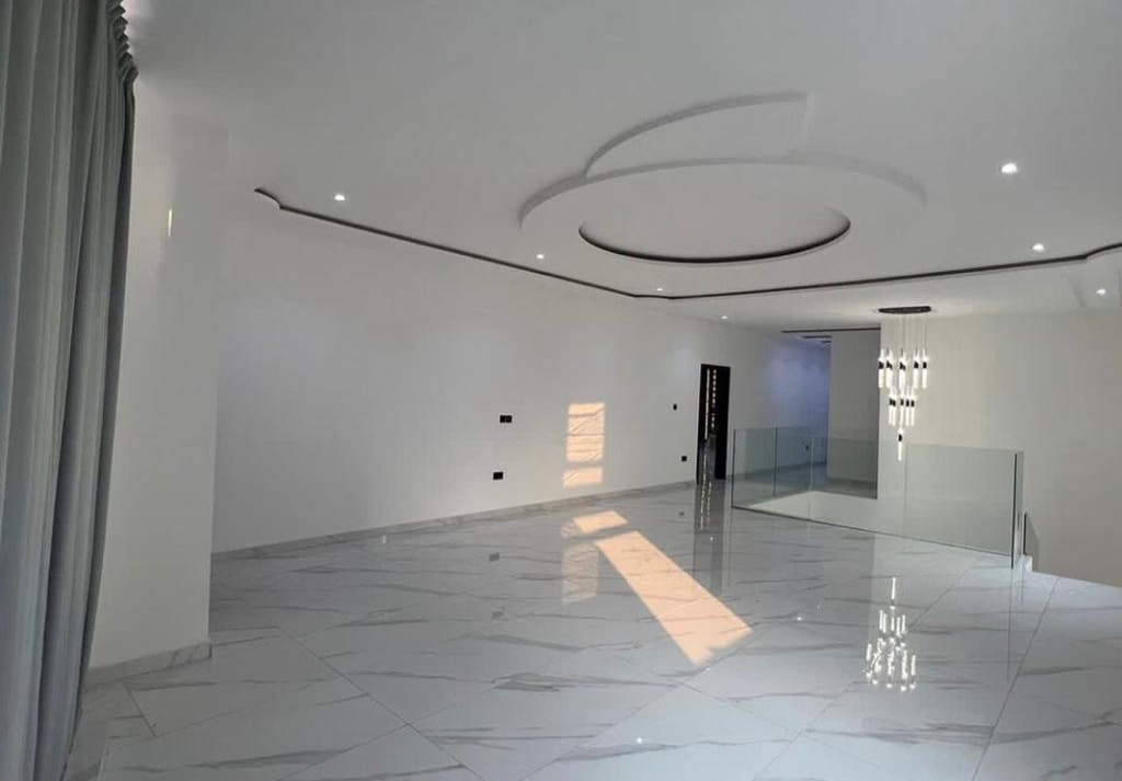 Spacious 5-Bedroom House At Adenta SSNIT Flat - Blavior