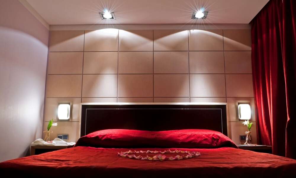 15 Romantic Bedroom Lighting Ideas - Easy Decor