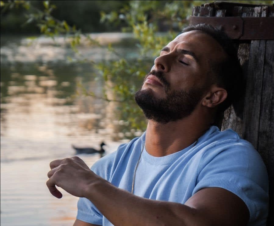 Nininho Vaz Maia revela single 'E Agora' e data de lançamento do 1º álbum