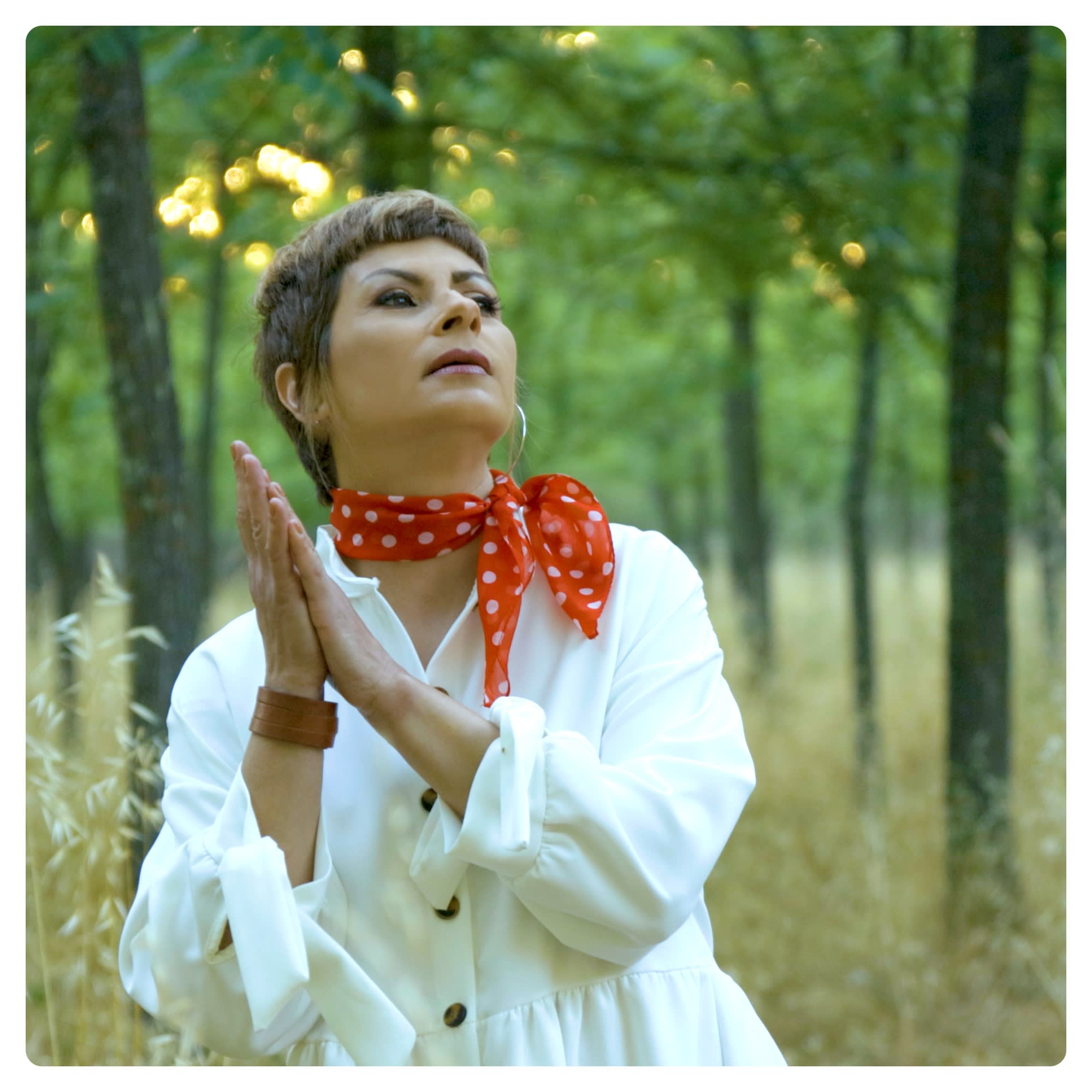 Novo single de Viviane é um escape do "Mundo Digital" - Koffie Luso