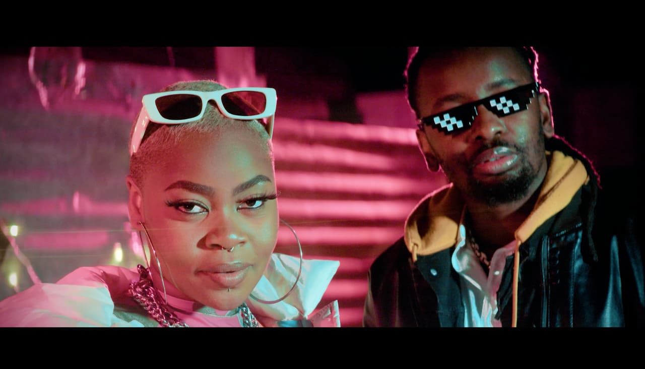 "Piano" de Stefânia Leonel e Dj Tarico - Koffie Luso