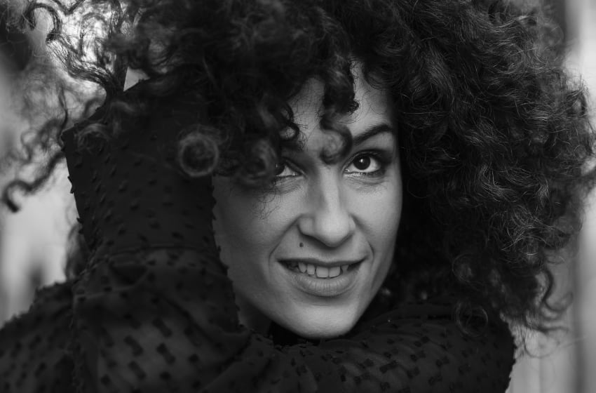 Cristina Clara lança "LUA", primeiro avanço do disco de estreia