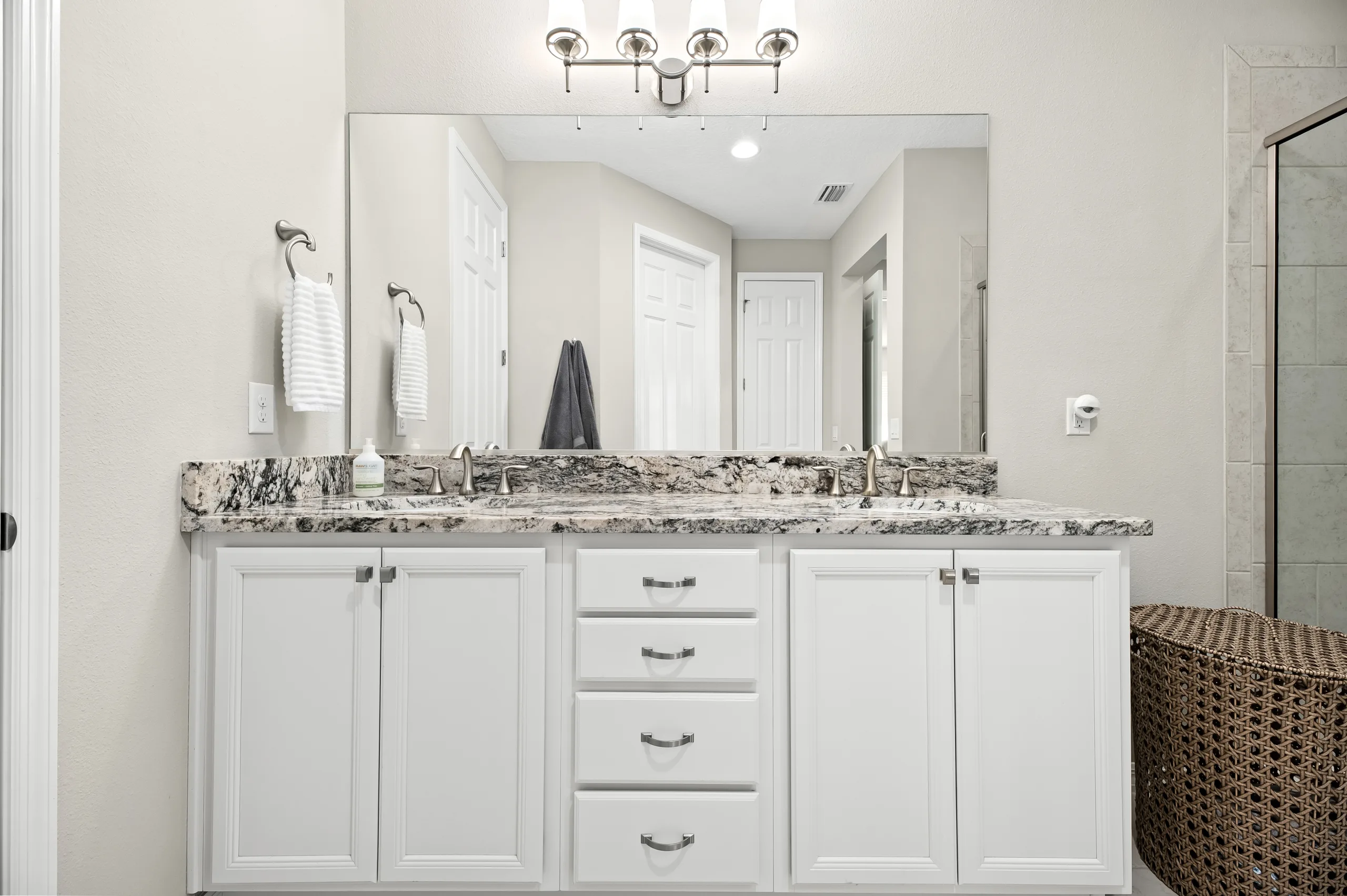 5246 NW 34TH STREET - The Chronicle of the Horse