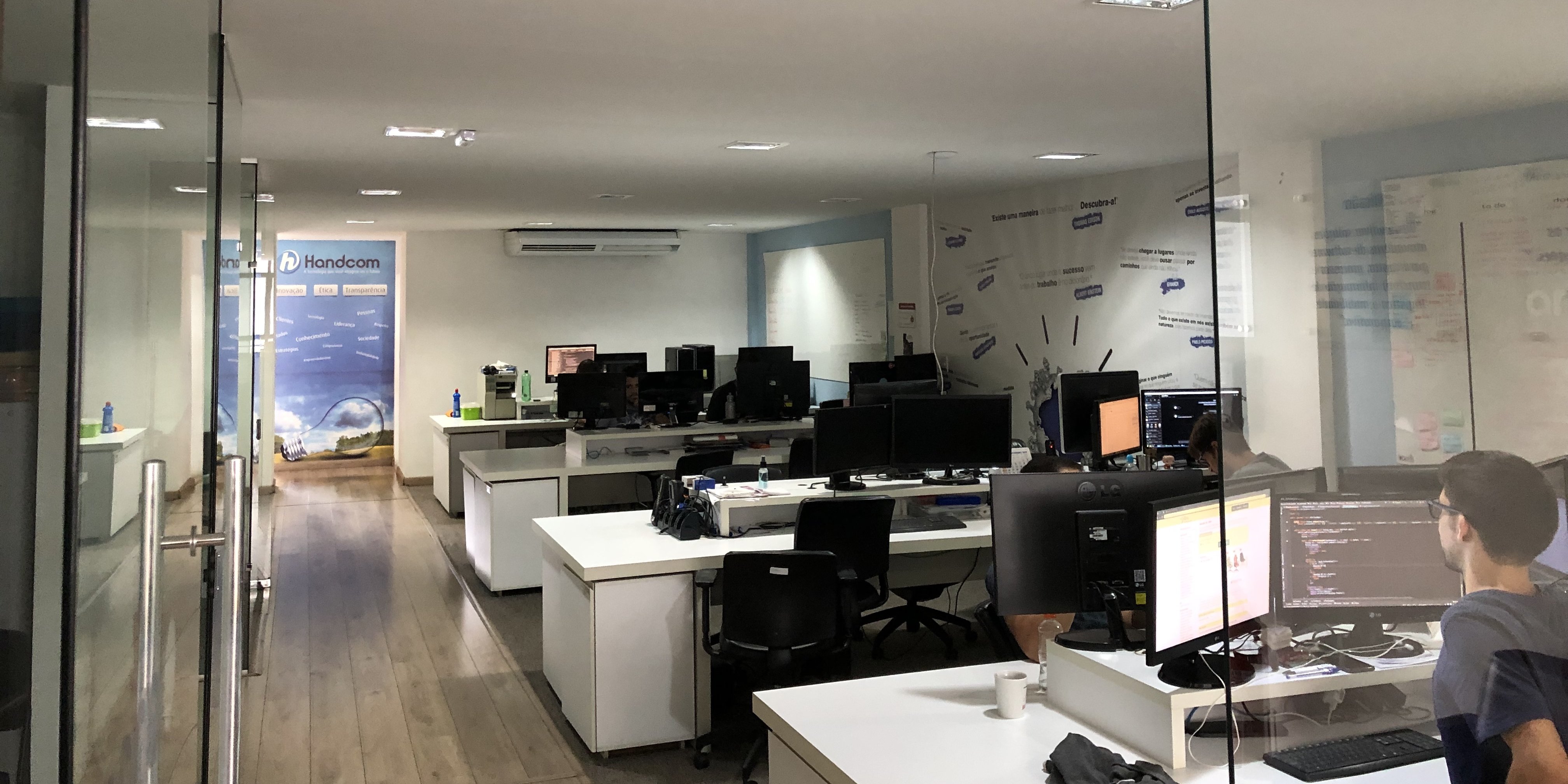 Vaga para Desenvolvedor Front-end e React - Junior na Handcom Ventures - Juiz de Fora - MG