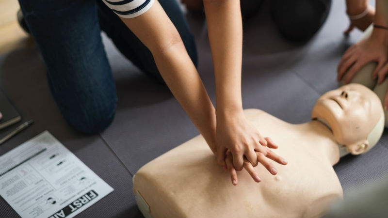 In India, first-aid training for bystanders attempts to fill emergency ...