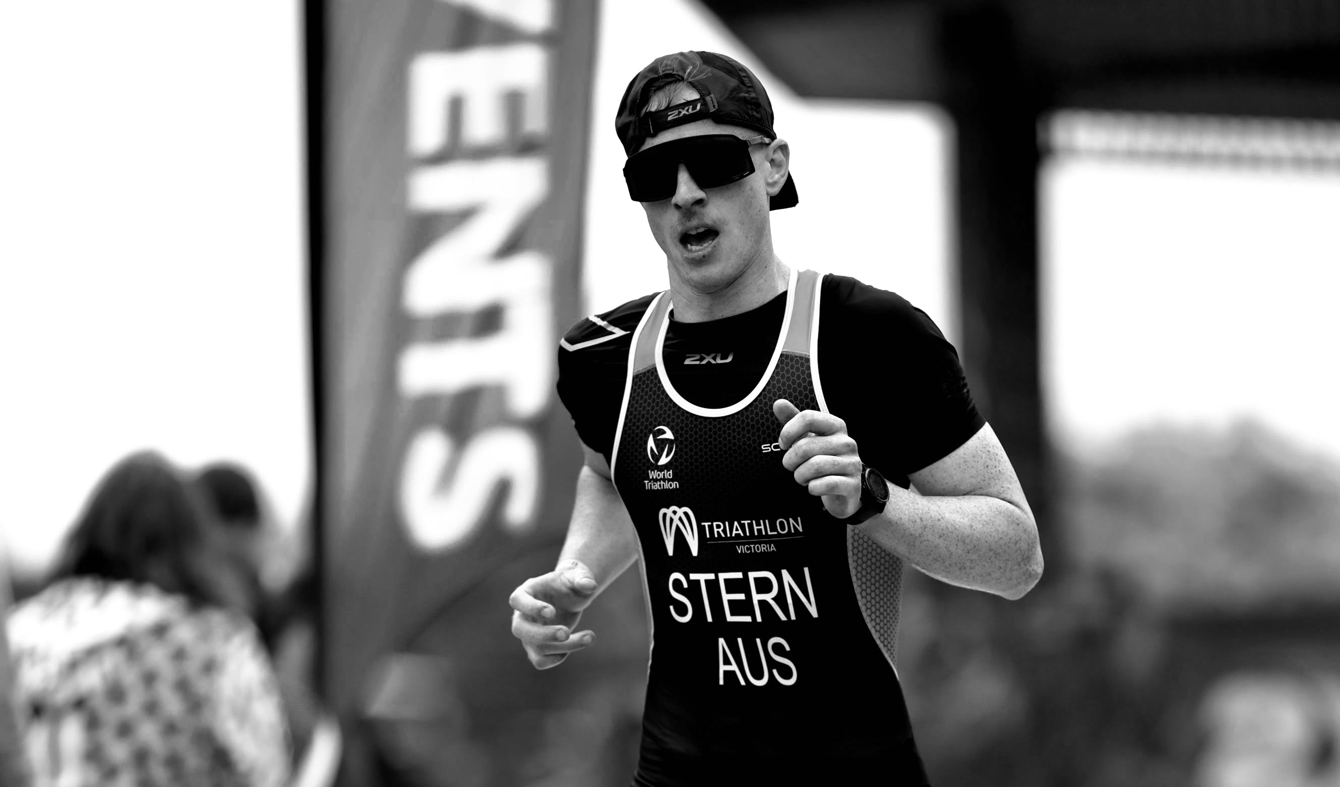 Sportlink | Charlie Stern - Proffesional Triathlete