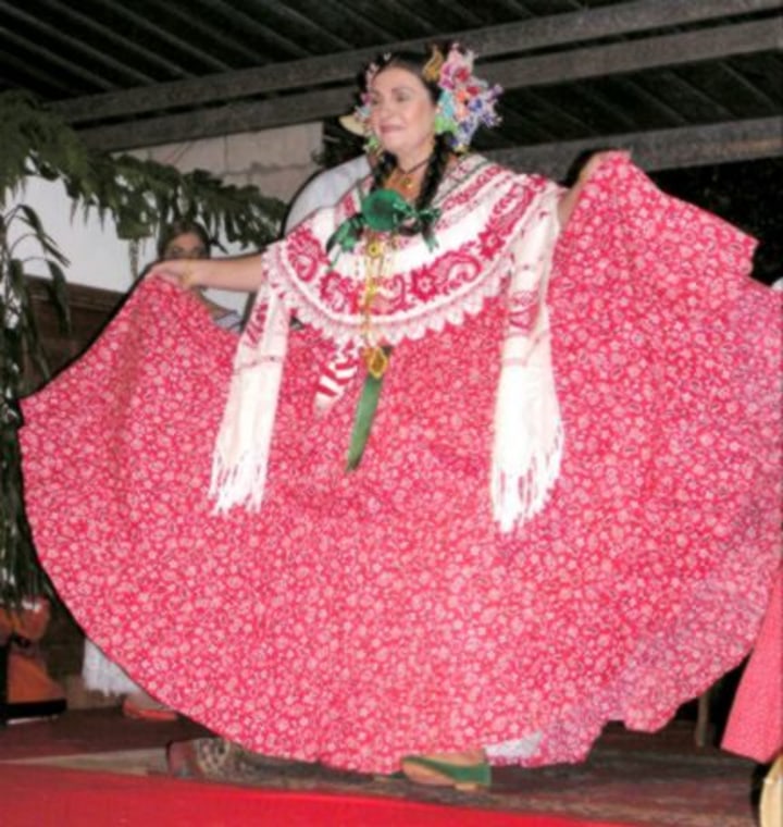 Images of Panamas national dress & traditional clothing