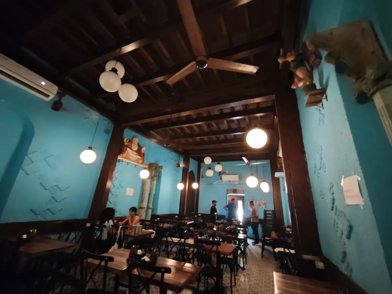 Old Street Cafe & Bar - Hill Road, Bandra West | Best Continental in Mumbai