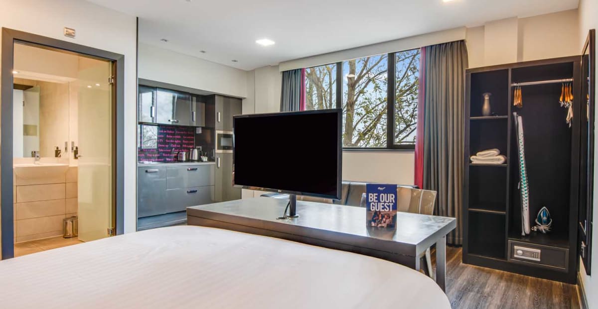 Aparthotel & Serviced Apartments in Chester City Centre | Roomzzz ...