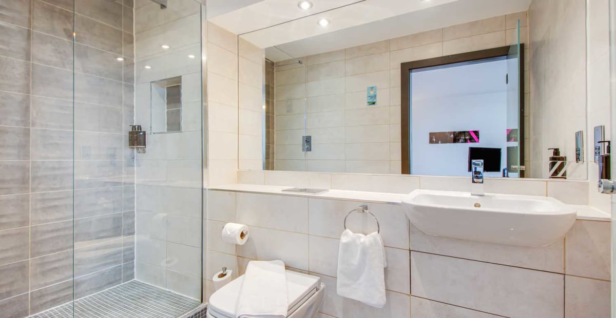 Aparthotel & Serviced Apartments in Chester City Centre | Roomzzz ...