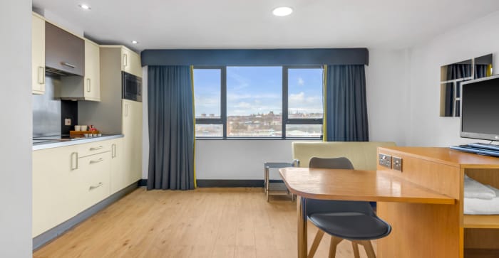 Aparthotel & Serviced Apartments in Leeds City West | Roomzzz Aparthotels