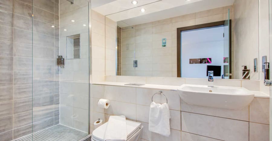 Aparthotel & Serviced Apartments in Chester City Centre | Roomzzz ...
