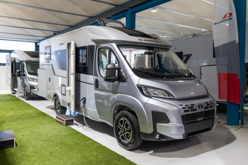 Camper Nuovo Semintegrale Adria COMPACT DL - 60Y PACK WILD&FREE Frattin ...