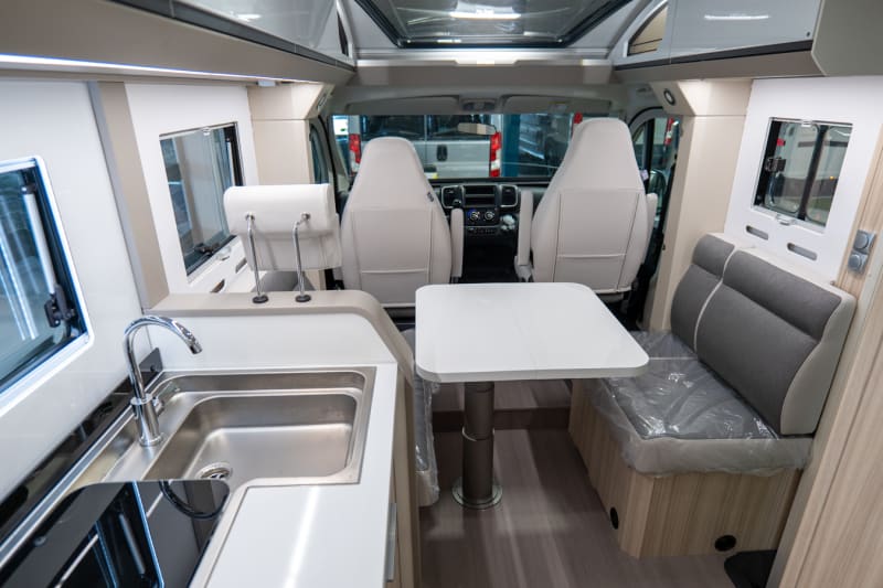 Camper Nuovo Semintegrale Adria COMPACT DL - 60Y PACK WILD&FREE Frattin ...