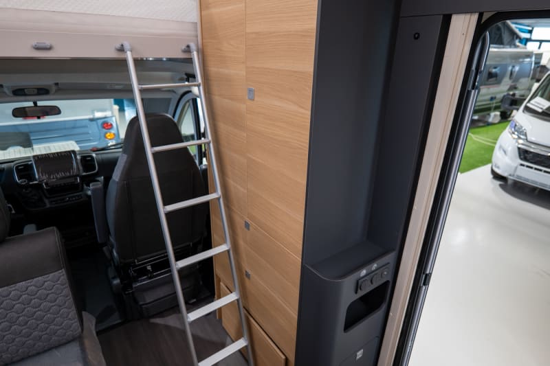 Camper Nuovo Mansardato Adria CORAL XL 600 DP - 60Y PACK WILD&FREE Frattin Auto Rossano Veneto ...