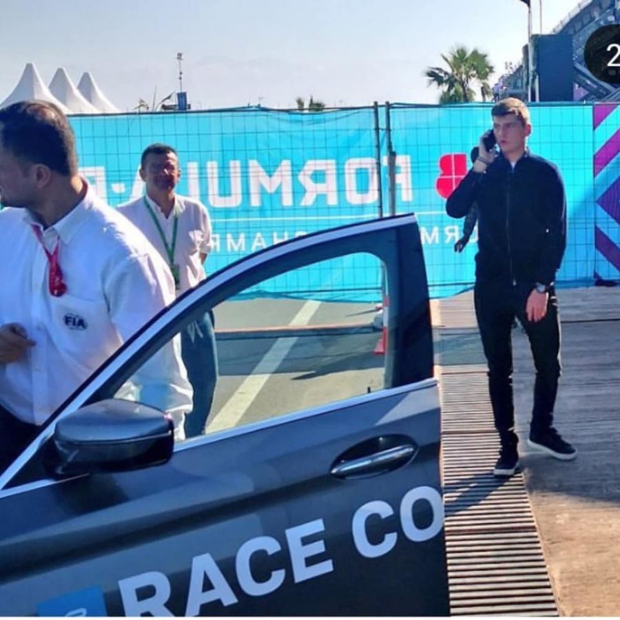 IN BEELD: De taakstraf van Max Verstappen bij de FIA - GPFans.com