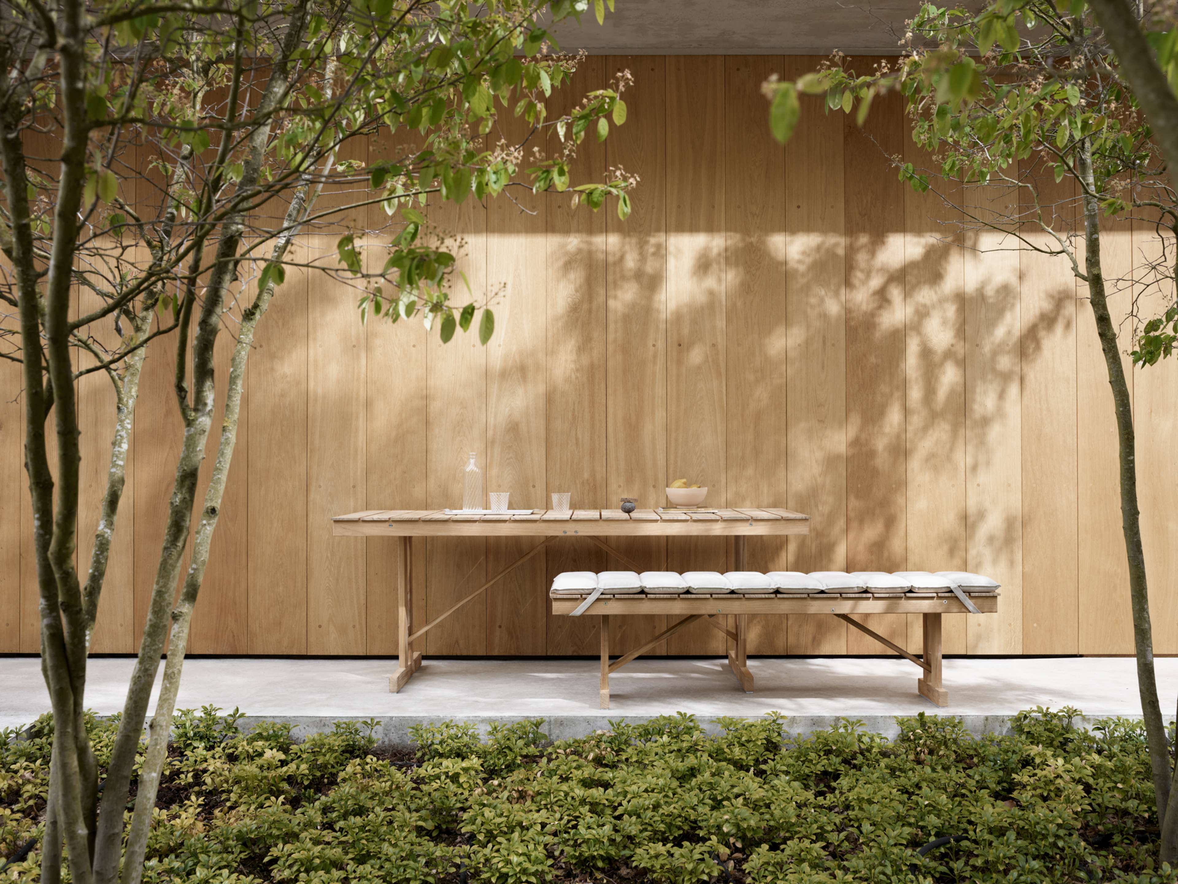 Teak | Outdoor | Maintenance & Care | Carl Hansen & Søn