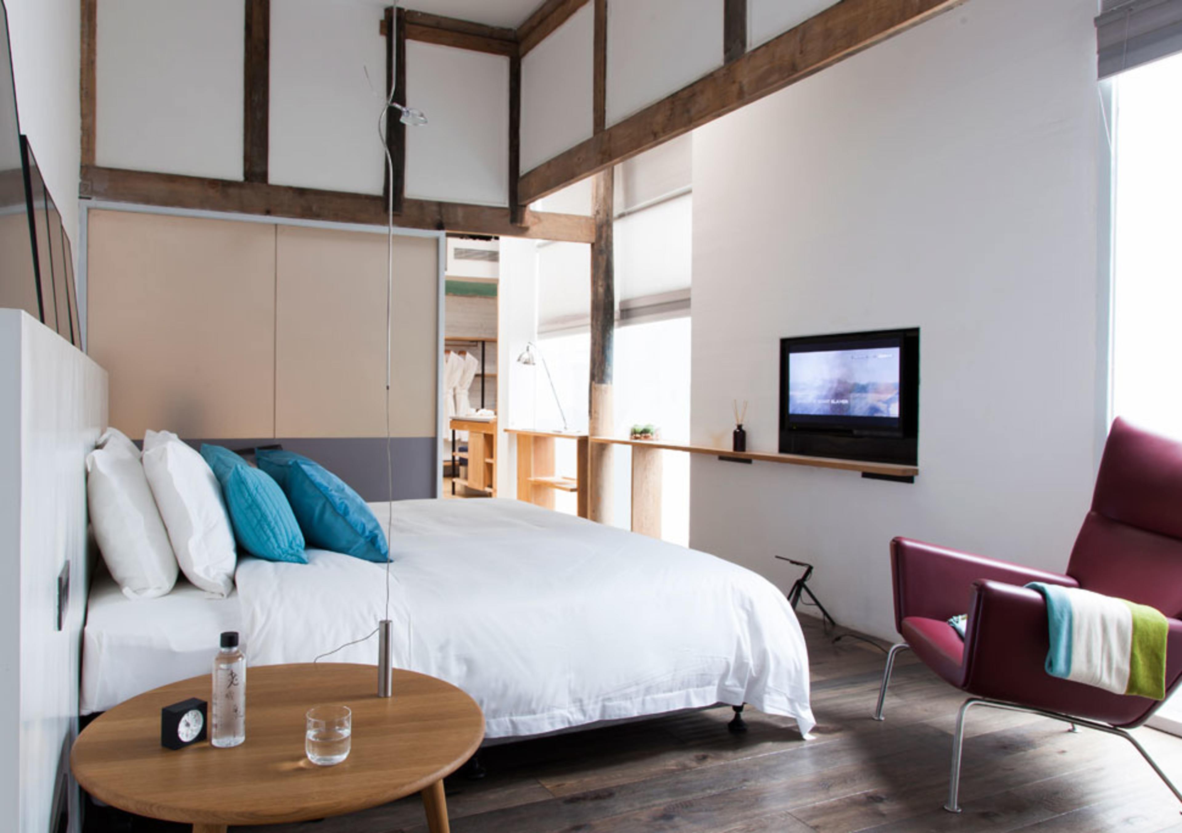 Chong De Li | Consistent Choice of Carl Hansen & Søn Furniture