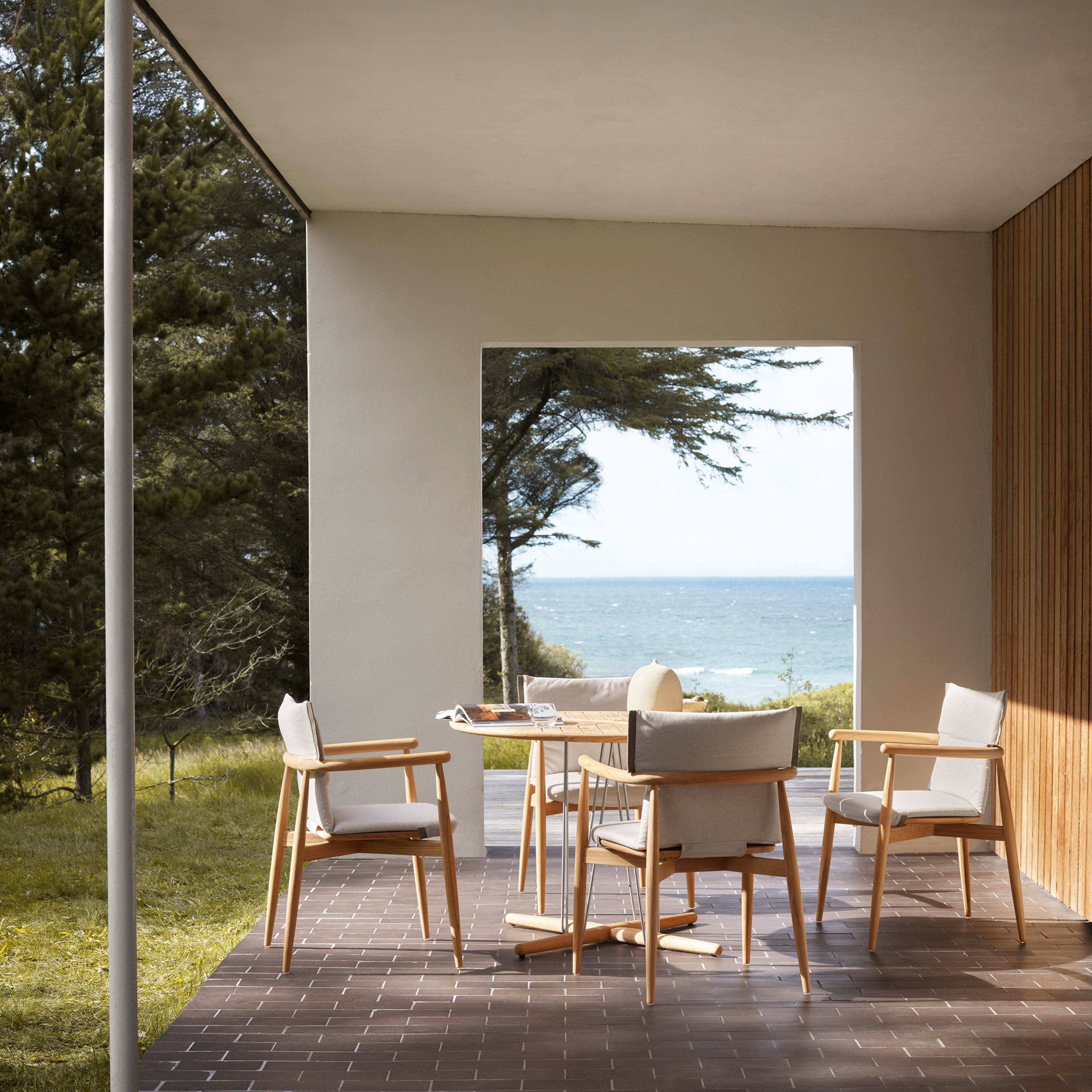 EOOS Embrace Outdoor Series