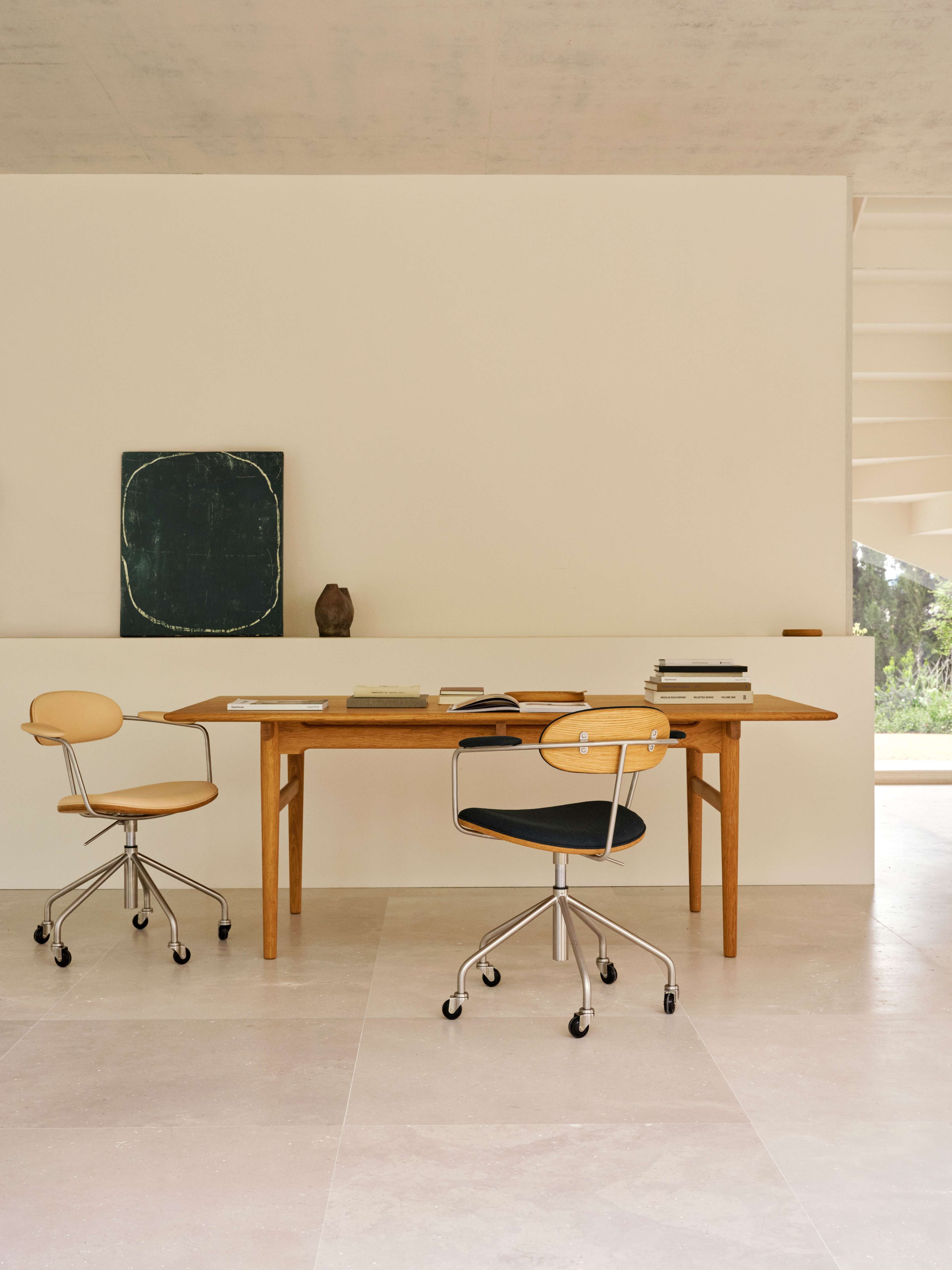 Buy CH621 | Swivel Chair designed by Hans J. Wegner | Carl Hansen & Søn