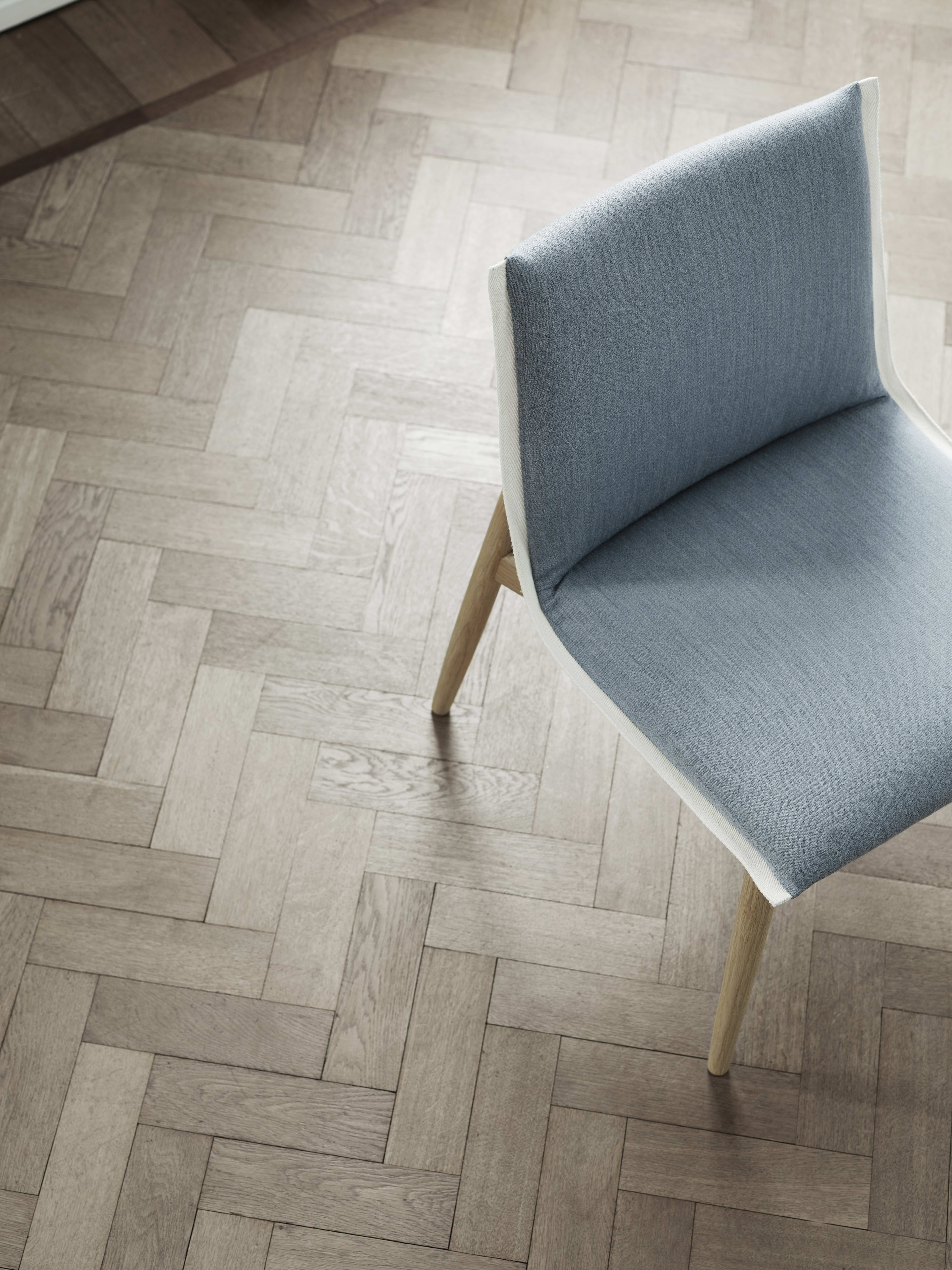 Buy E004 | Embrace Chair designed by EOOS | Carl Hansen & Søn