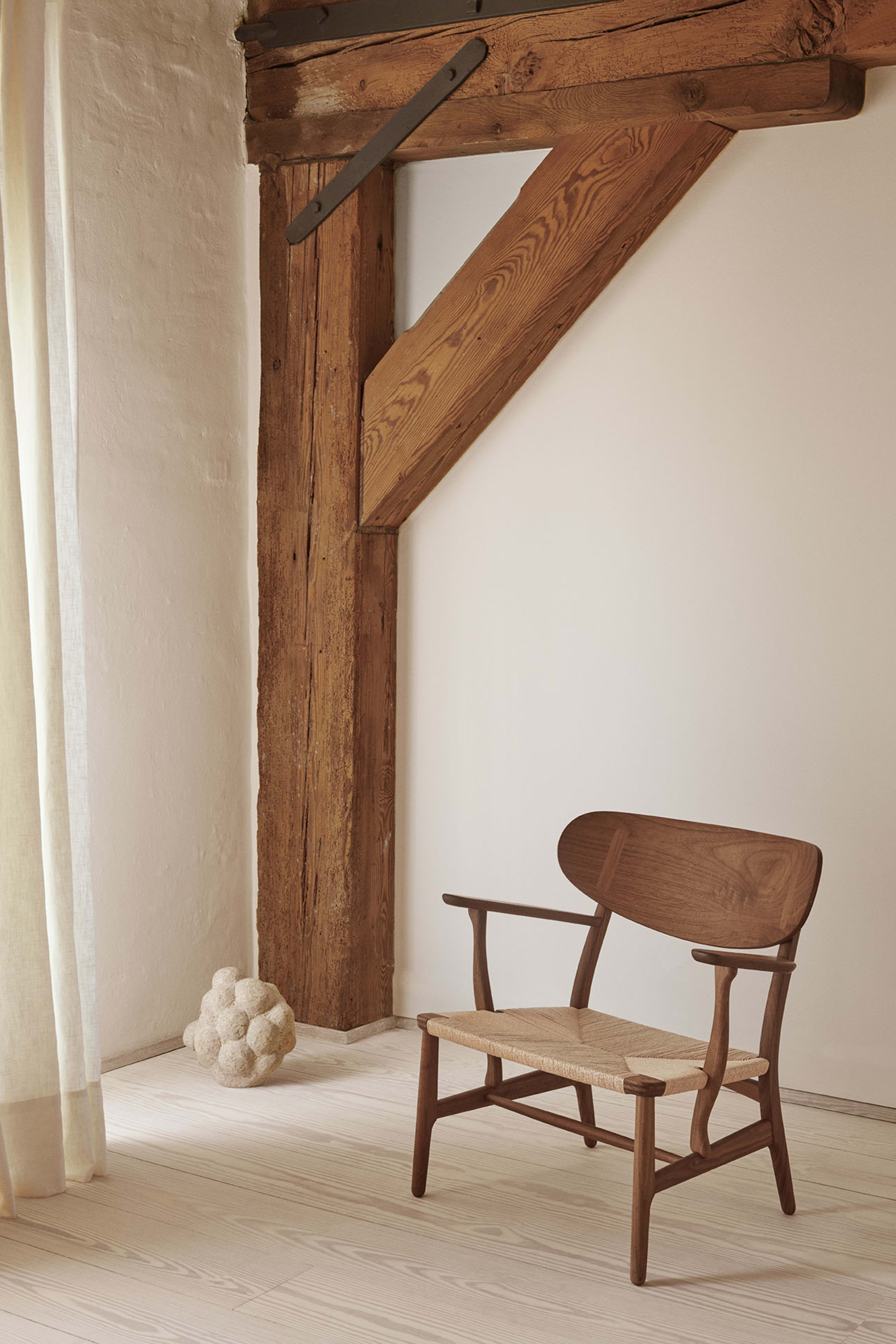 Buy CH22 | Lounge Chair designed by Hans J. Wegner | Carl Hansen & Søn