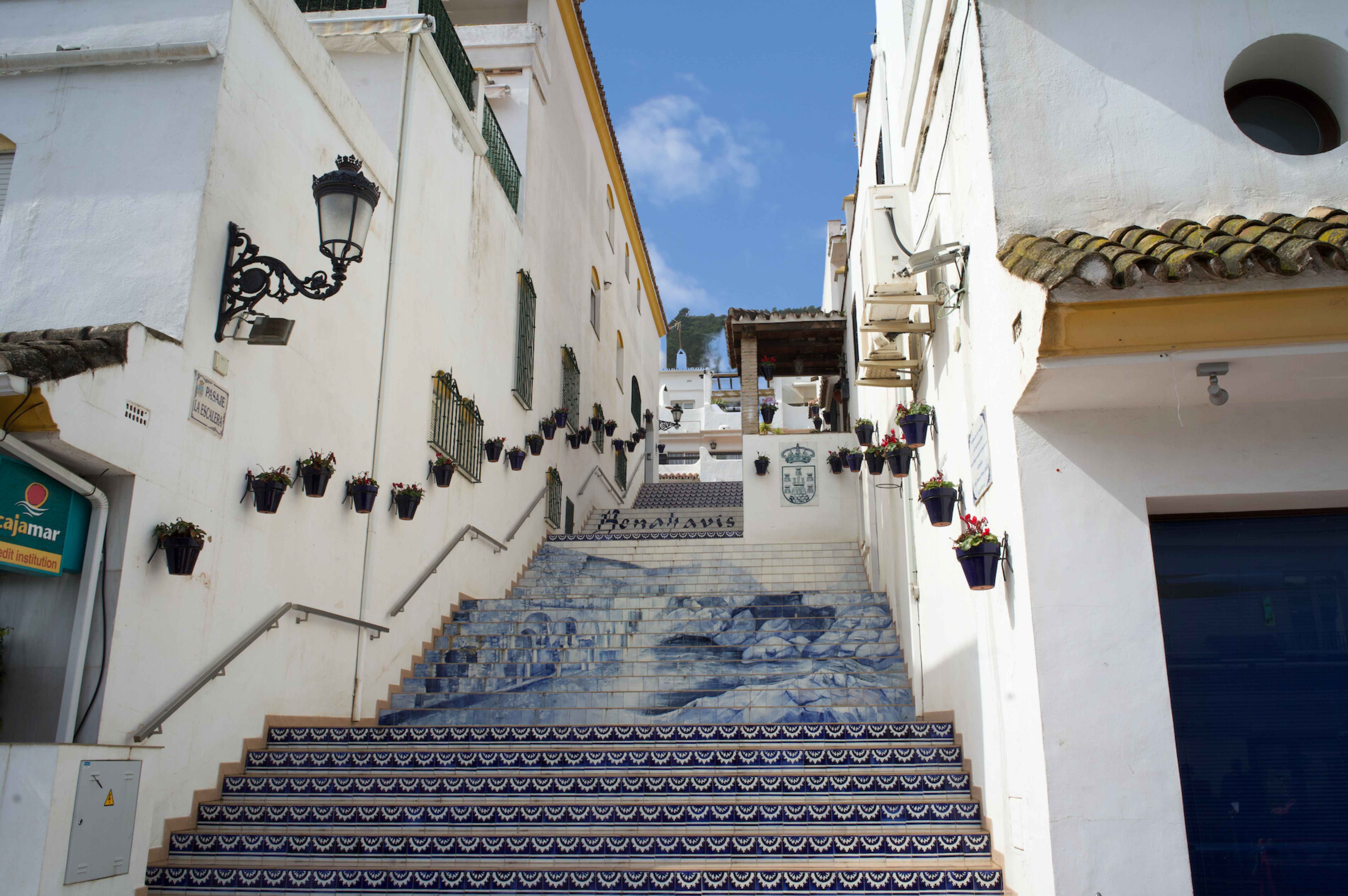 Travel to Benahavís: 5 Attractions, Food & Activities