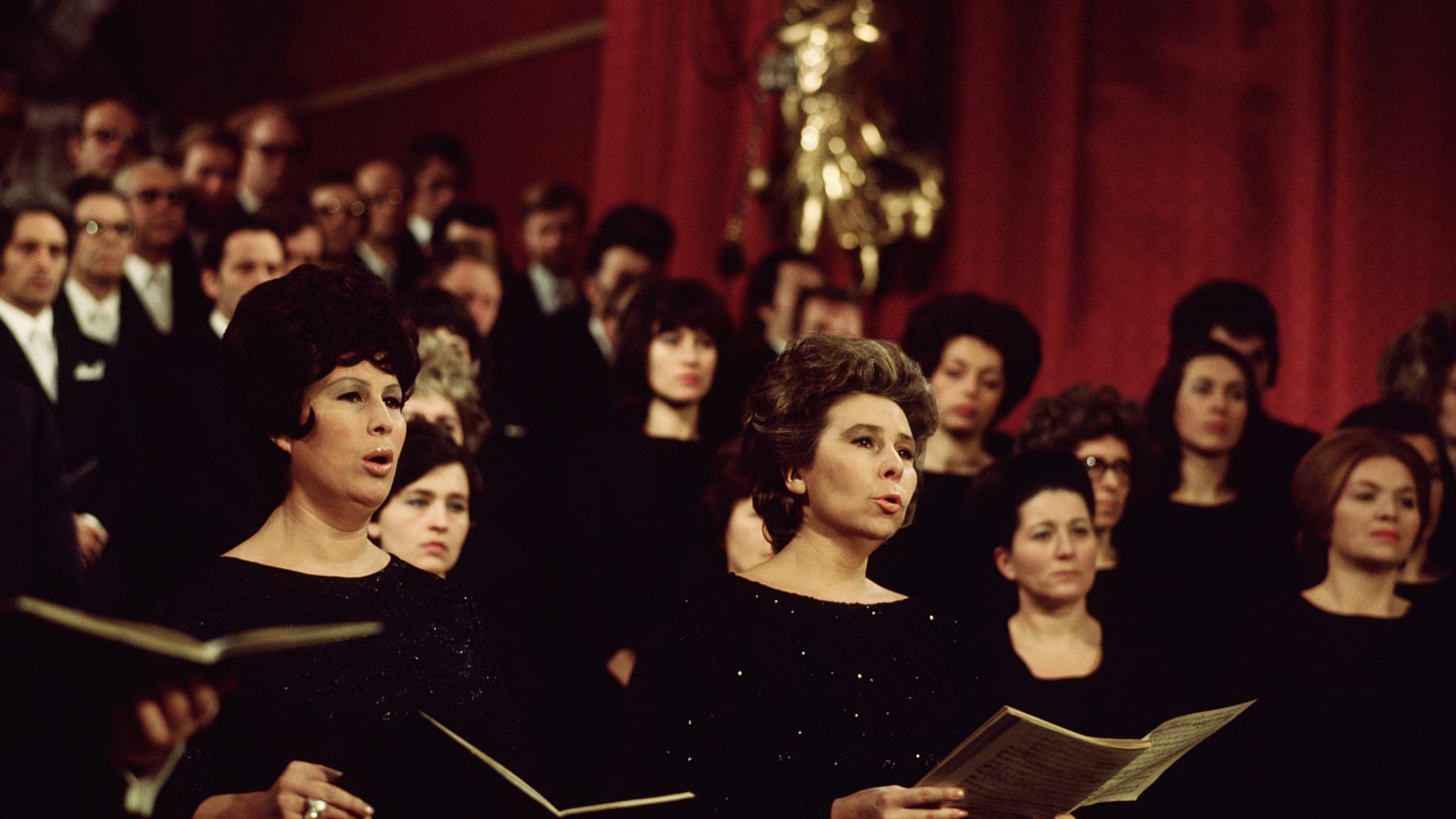 Watch: Bernstein conducts Mahler: Symphony No. 3 (1972) – with Christa ...