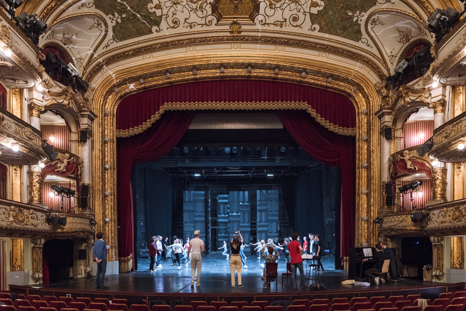 Kazališne predstave koje možete pogledati u Zagrebu, Osijeku, Rijeci i ...