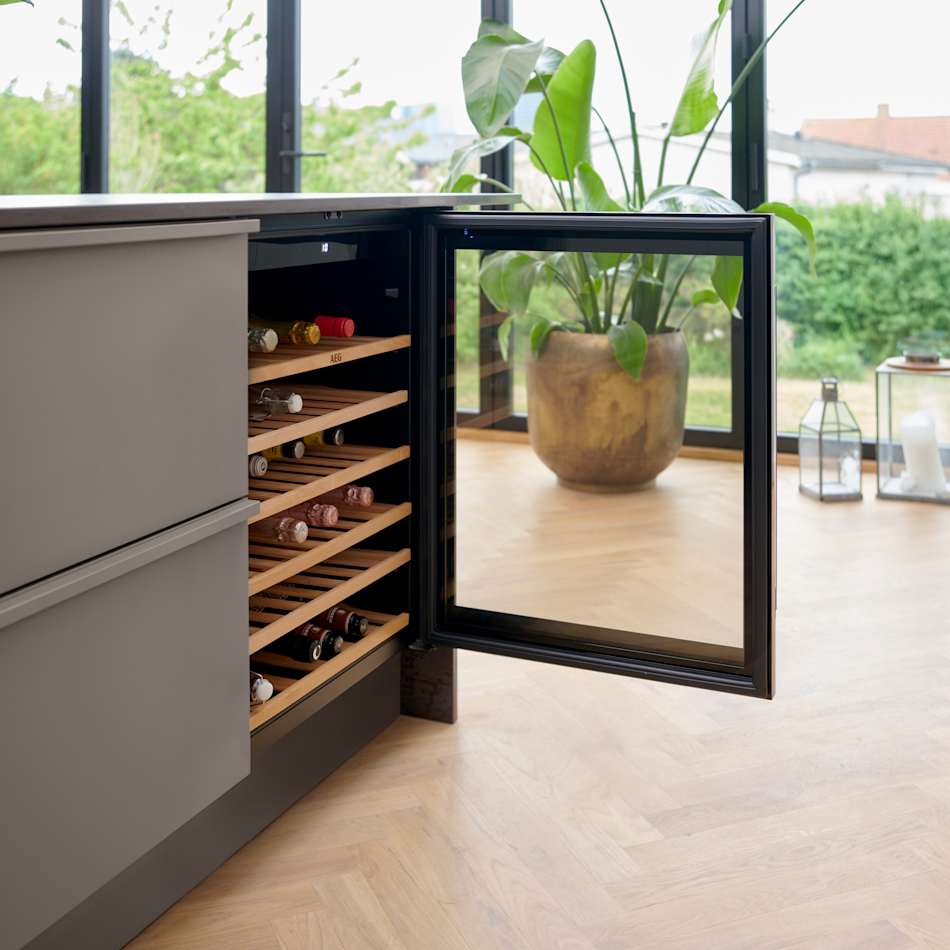 Sandfarget kjøkken i nordisk design | HTH | HTH