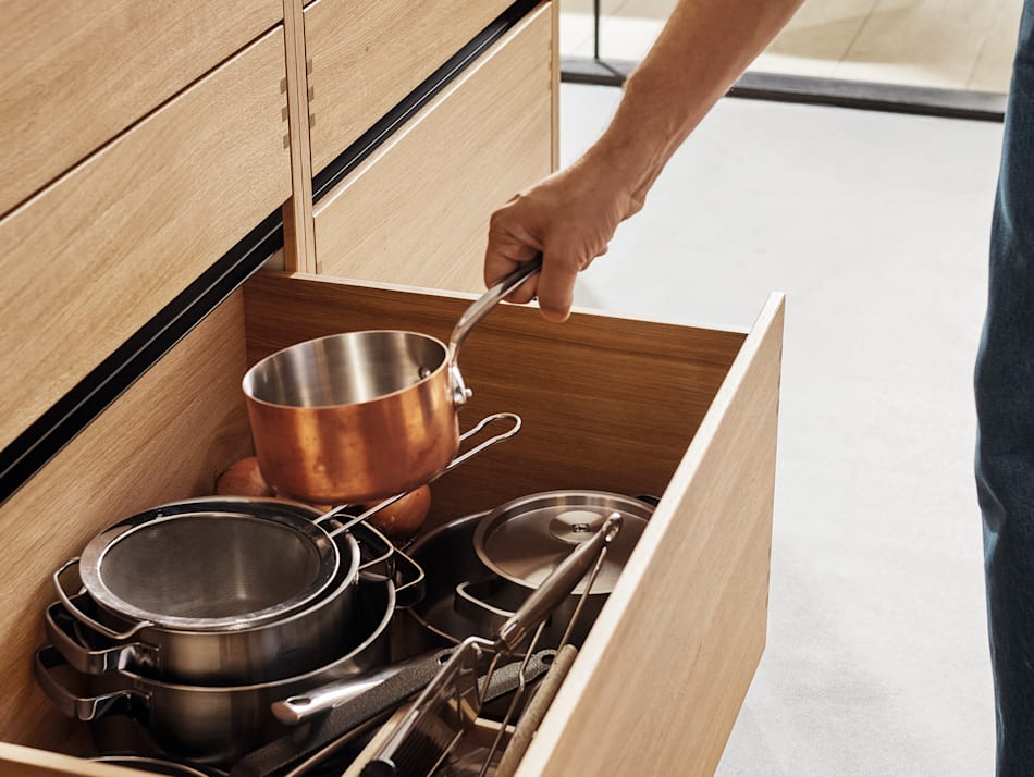 Receive tips for a functional kitchen drawer organization | HTH