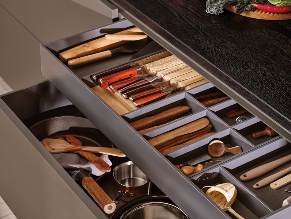 Receive tips for a functional kitchen drawer organization | HTH