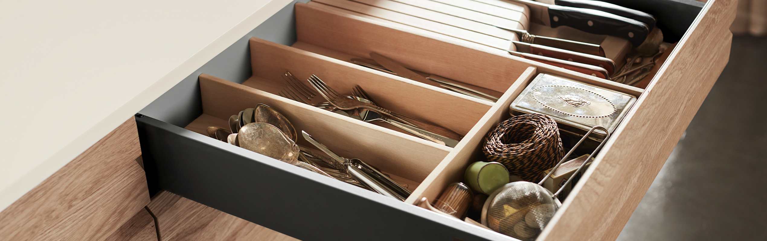 Få tips til funktionel køkkenskuffeindretning | HTH