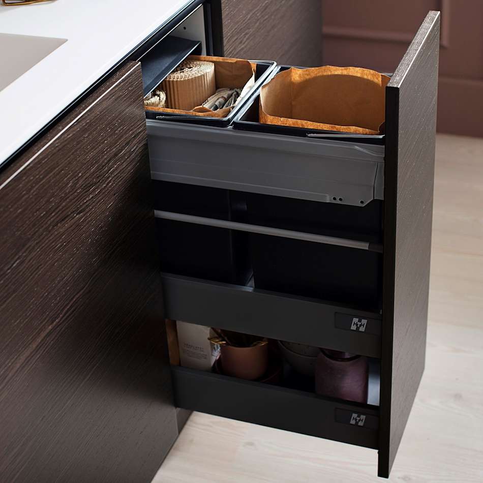 Streamline waste sorting in your kitchen with practical waste bins | HTH